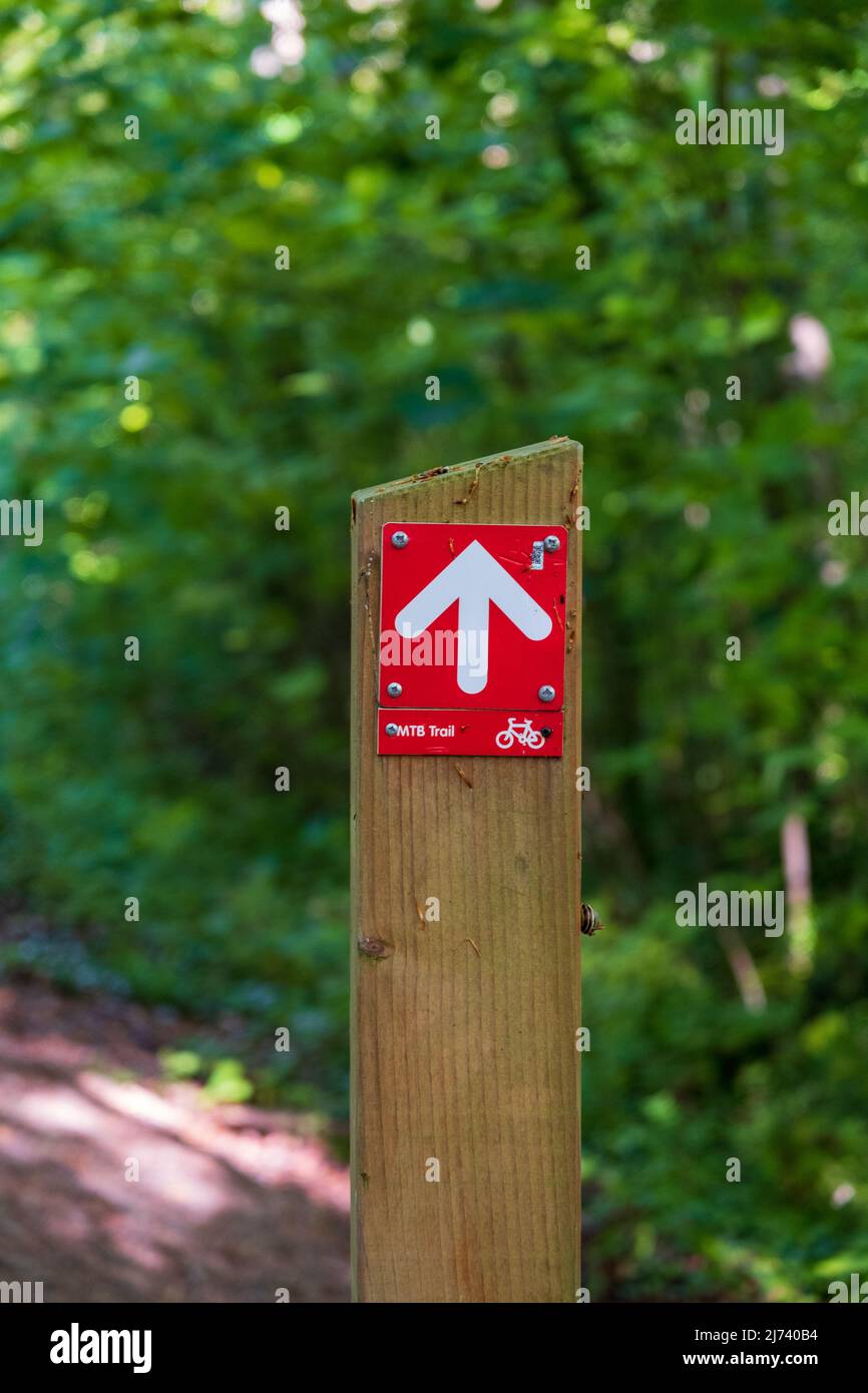 Bike signage hi-res stock photography and images - Alamy