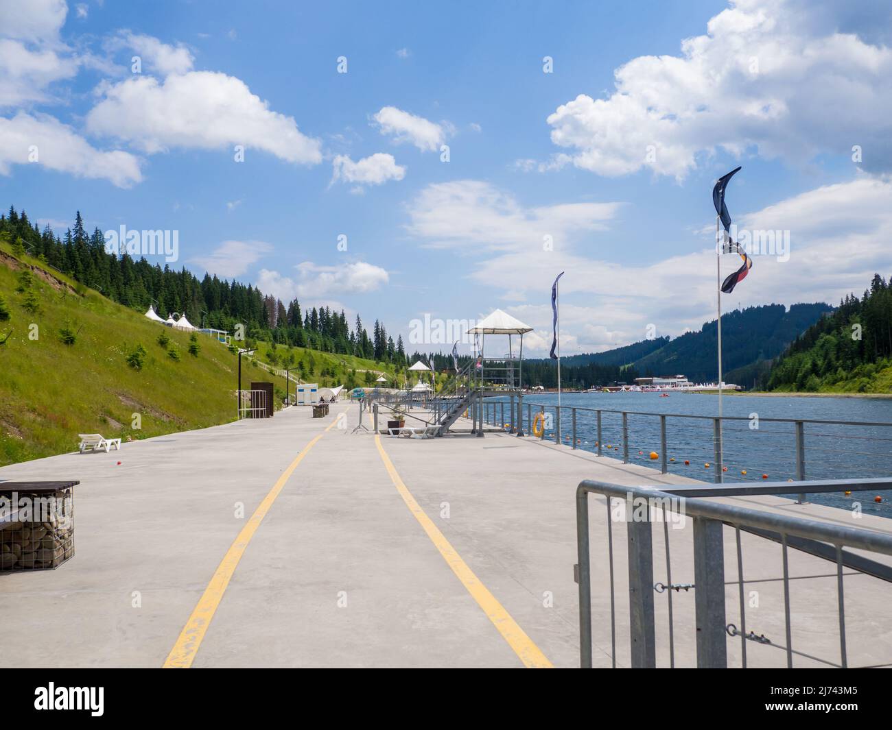 Empty lake hi-res stock photography and images - Alamy