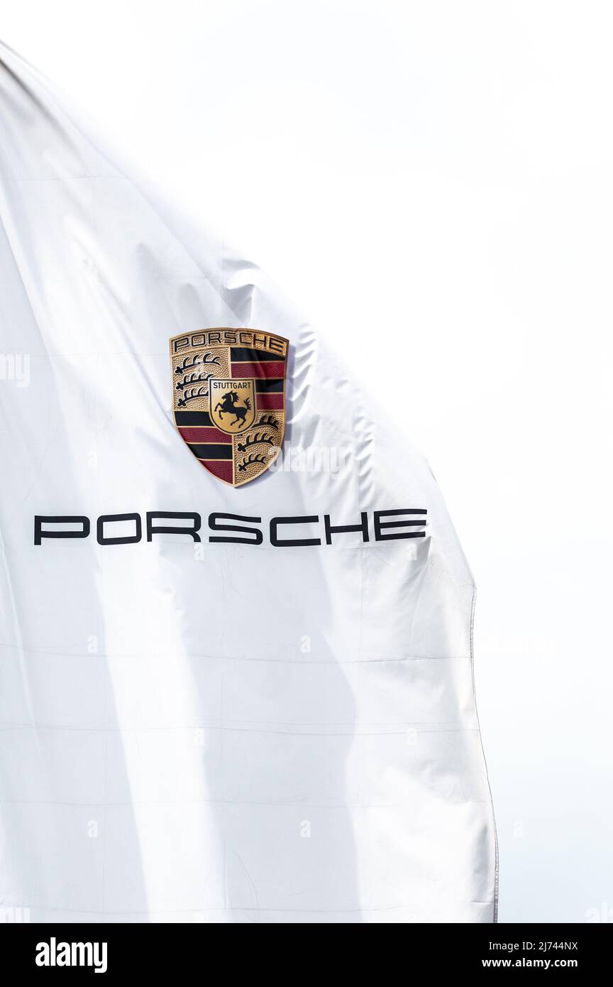 Porsche logo symbol icon flag hi-res stock photography and images - Alamy