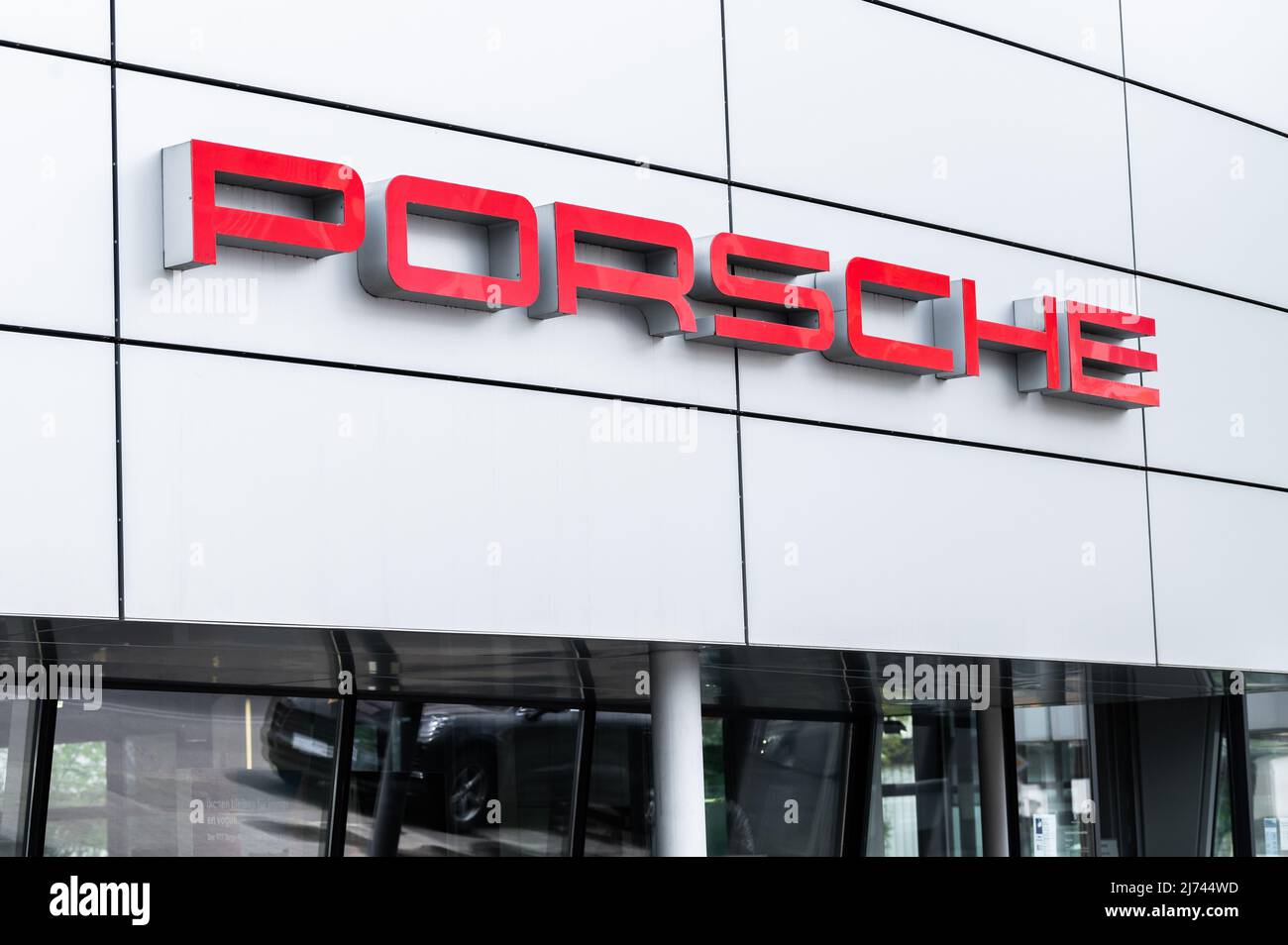 Porsche lettering hi-res stock photography and images - Alamy