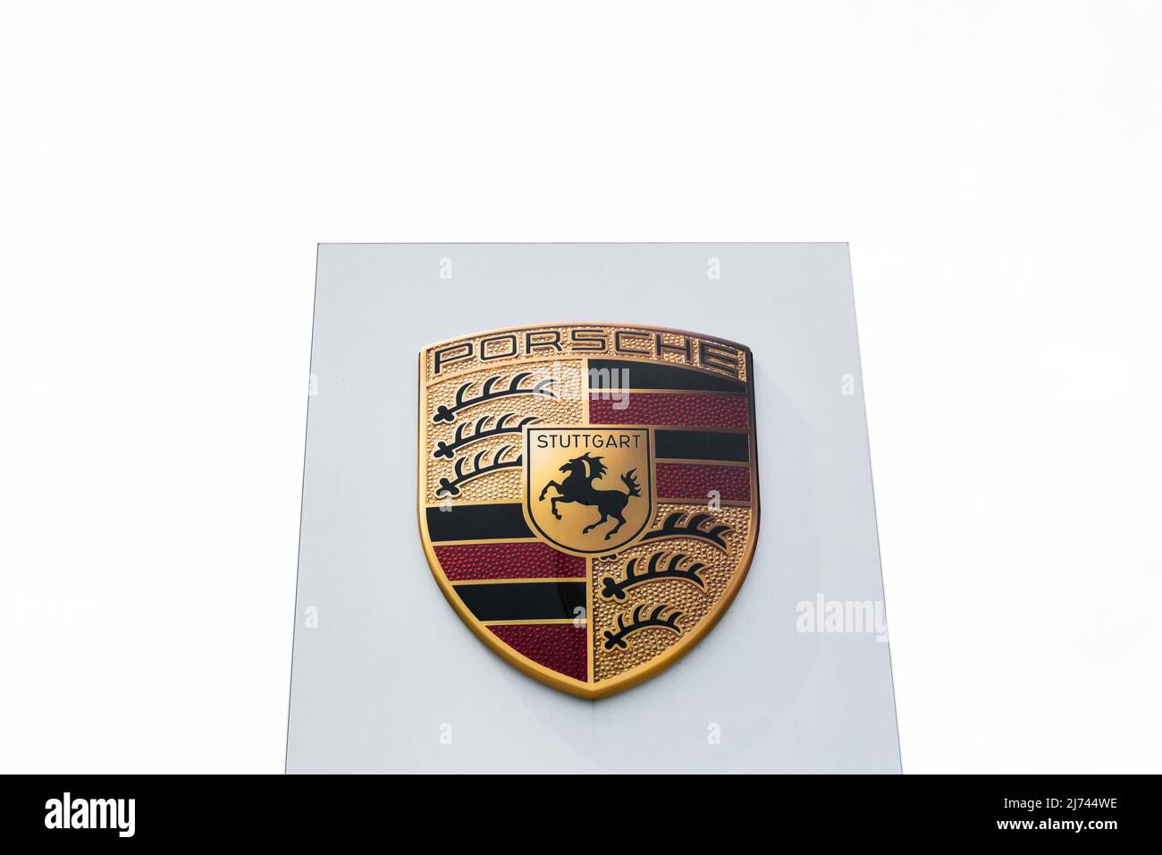 Porsche coat of arms in car front hi-res stock photography and images ...