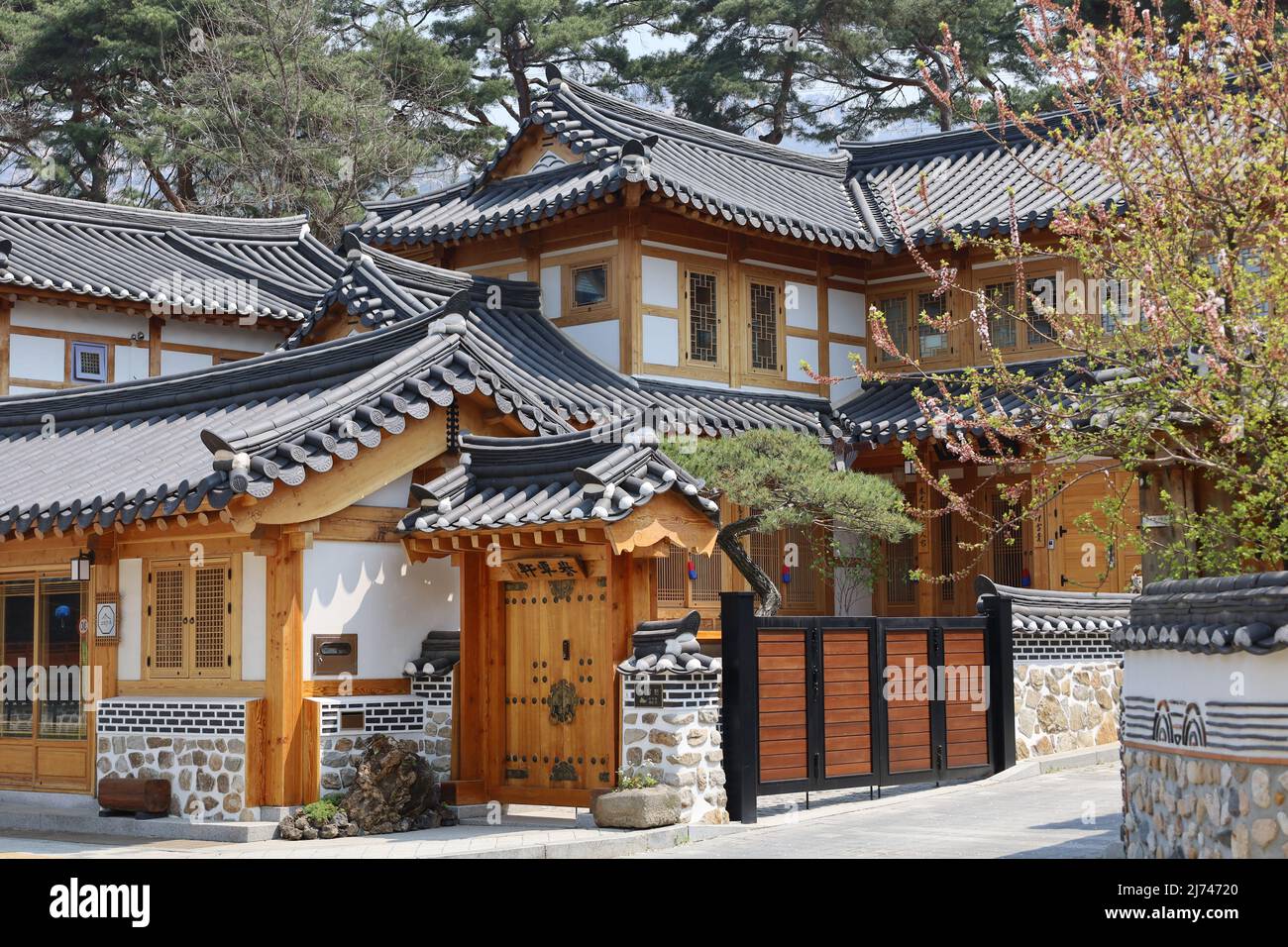 A traditional-style Korean Hanuk house, Eunpyong, South Korea Stock ...