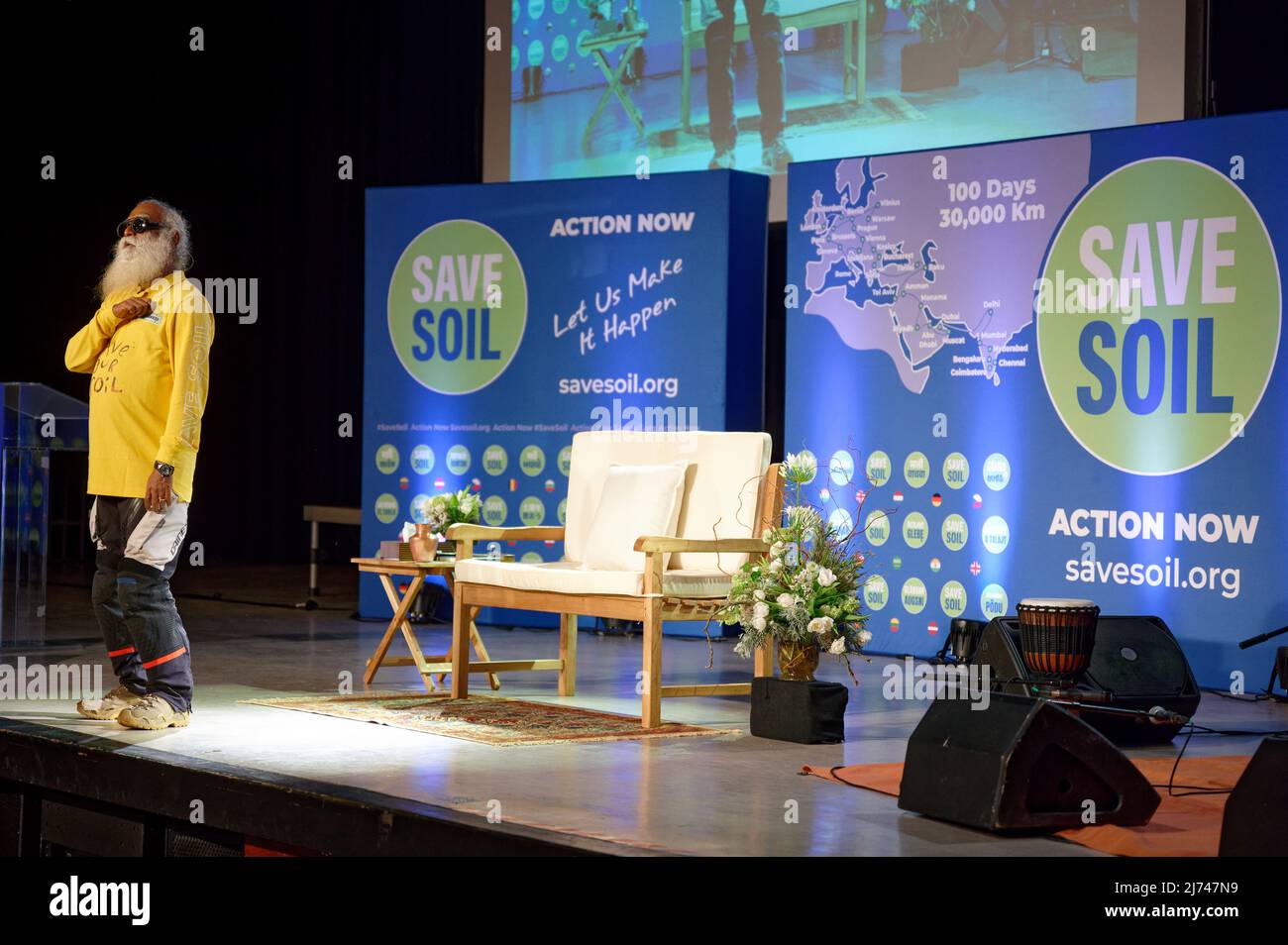 PRODUCTION - 13 April 2022, North Rhine-Westphalia, Cologne: Guru ...
