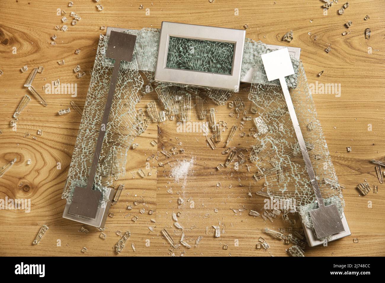 Broken scale weighing hi-res stock photography and images - Alamy