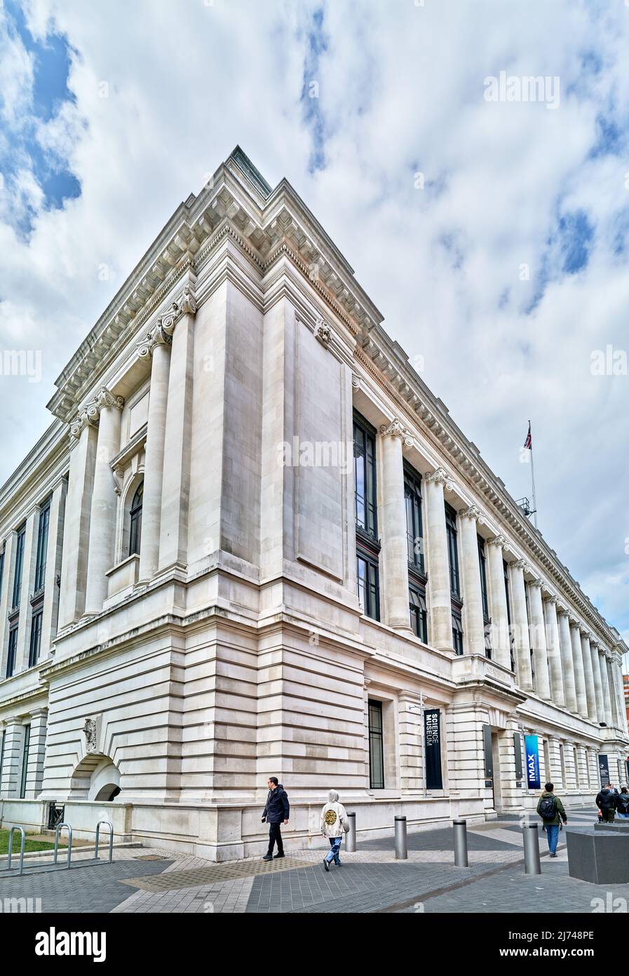 Visitors outside the Science Museum. London, England Stock Photo - Alamy