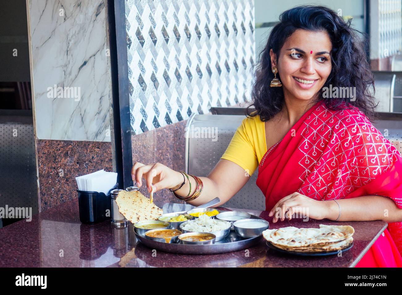 India curry eating woman hi-res stock photography and images - Alamy