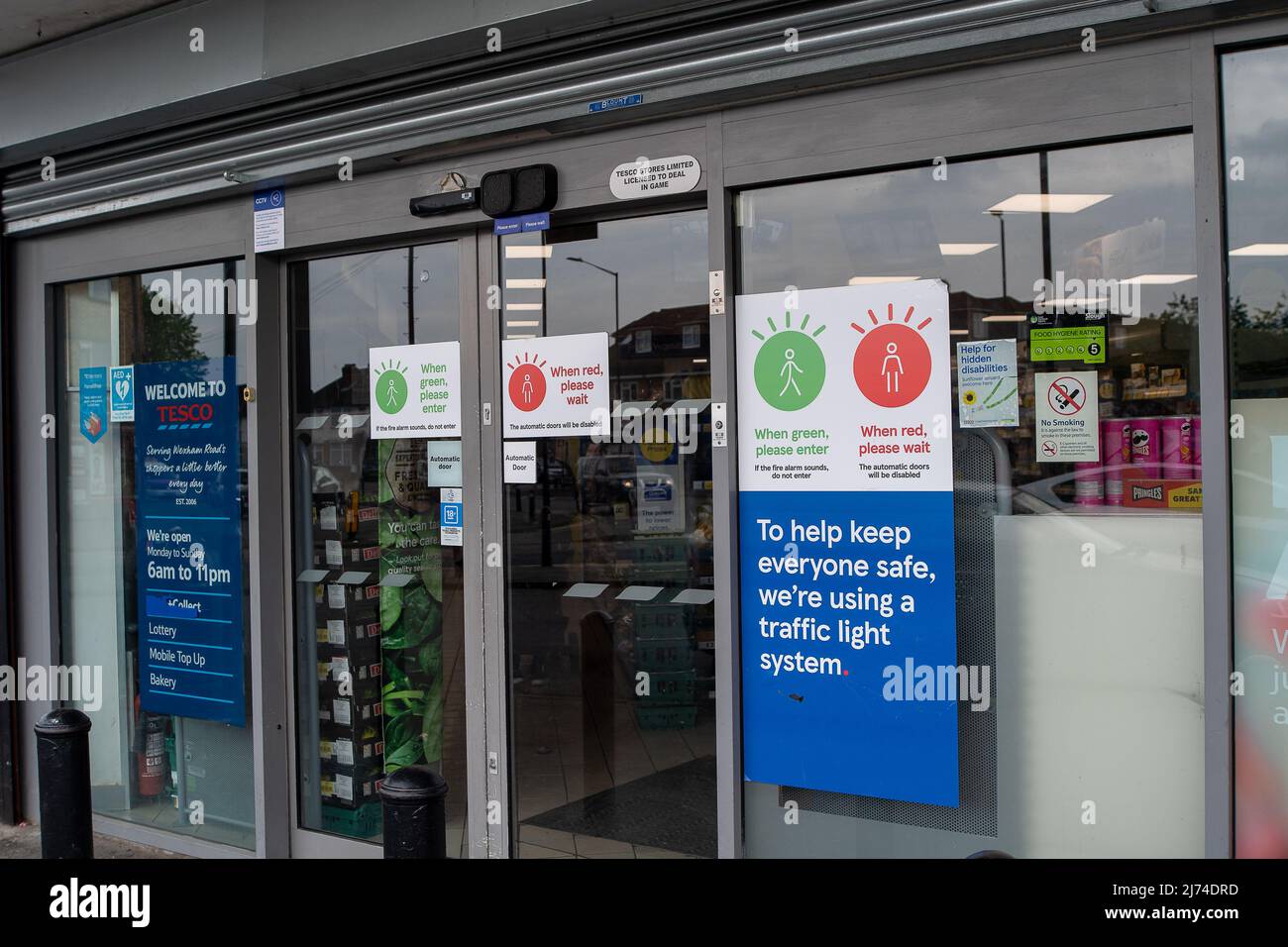 Slough, Berkshire, UK. 4th May, 2022. A Covid-19 traffic light system ...