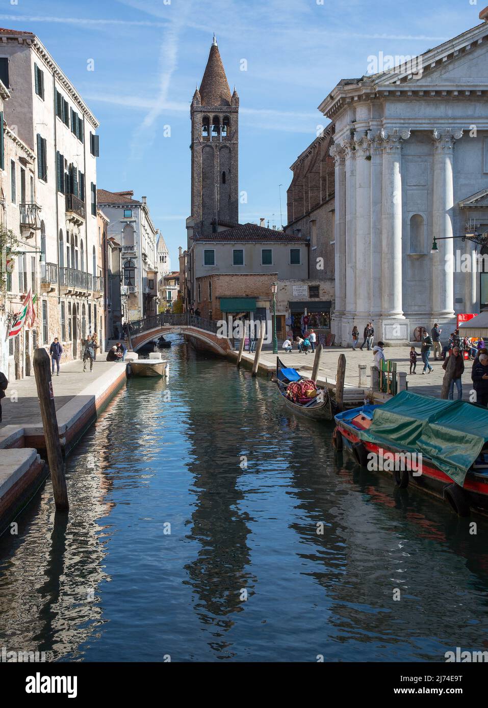 Italien Venedig Kirche San Barnabà -312 Campanile romanisch Spitze und ...