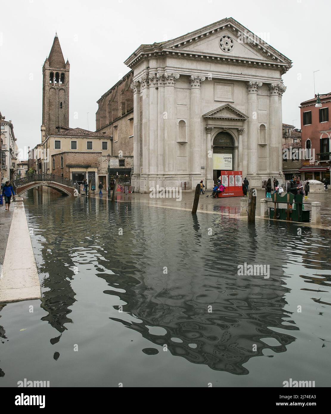 Italien Venedig Kirche San Barnabà -369 Campanile romanisch Spitze u ...