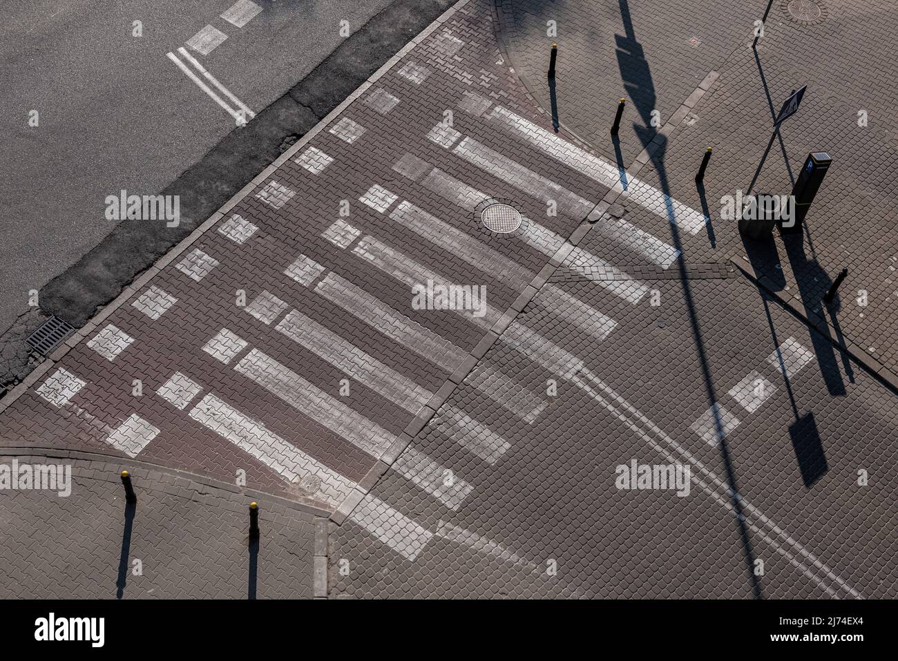 Pedestrian road sidewalk texture hi-res stock photography and images ...