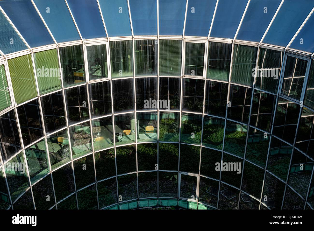 Business curved architecture hi-res stock photography and images - Alamy