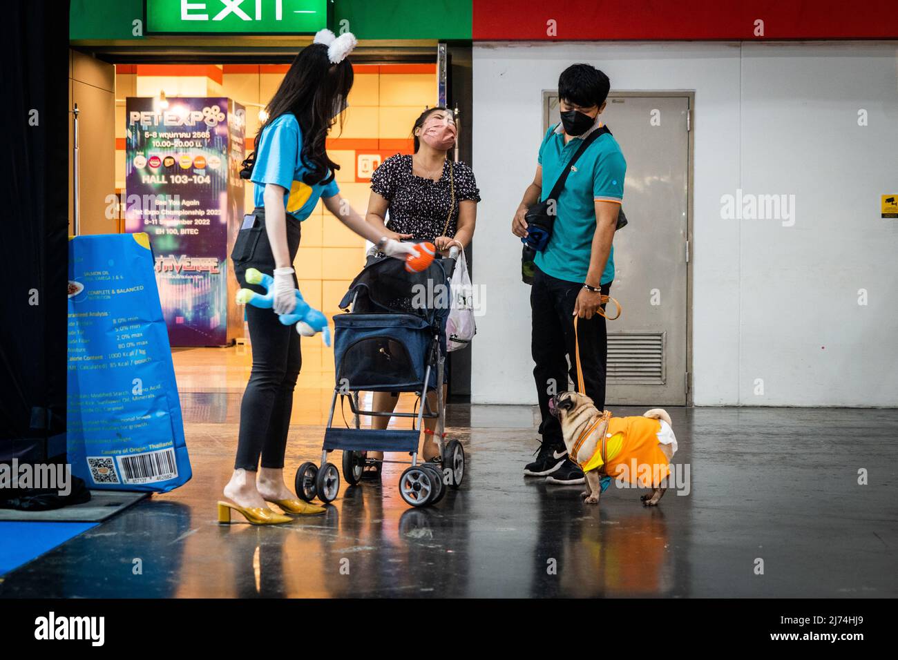 Pet food exhibition booth hi-res stock photography and images - Alamy