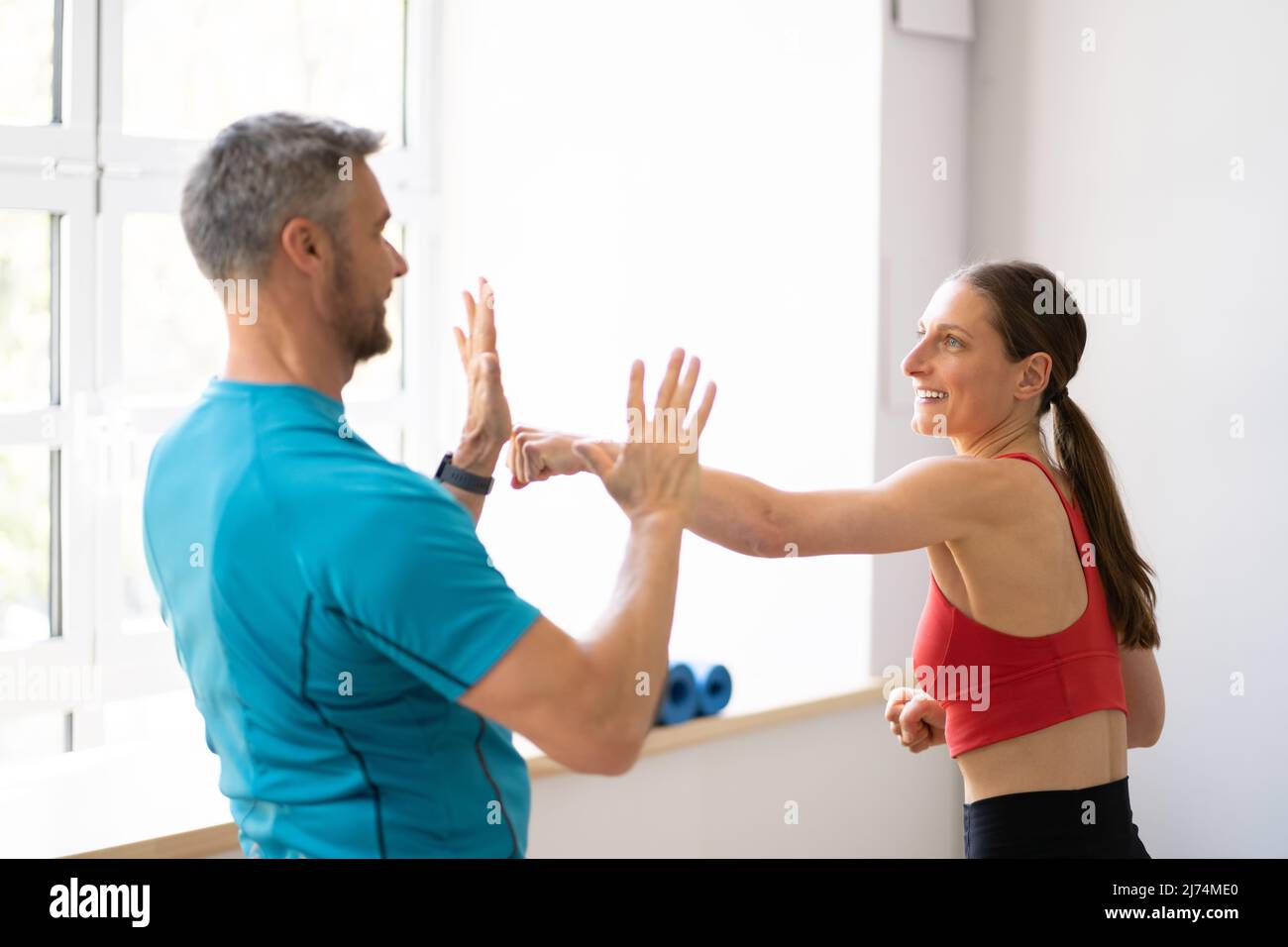 Self defense techniques hi-res stock photography and images - Alamy