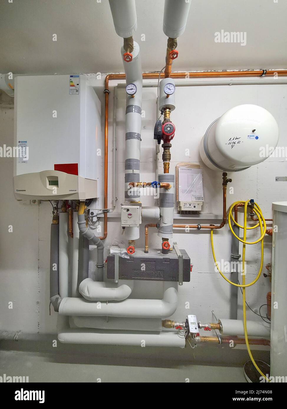 Heating system hi-res stock photography and images - Alamy