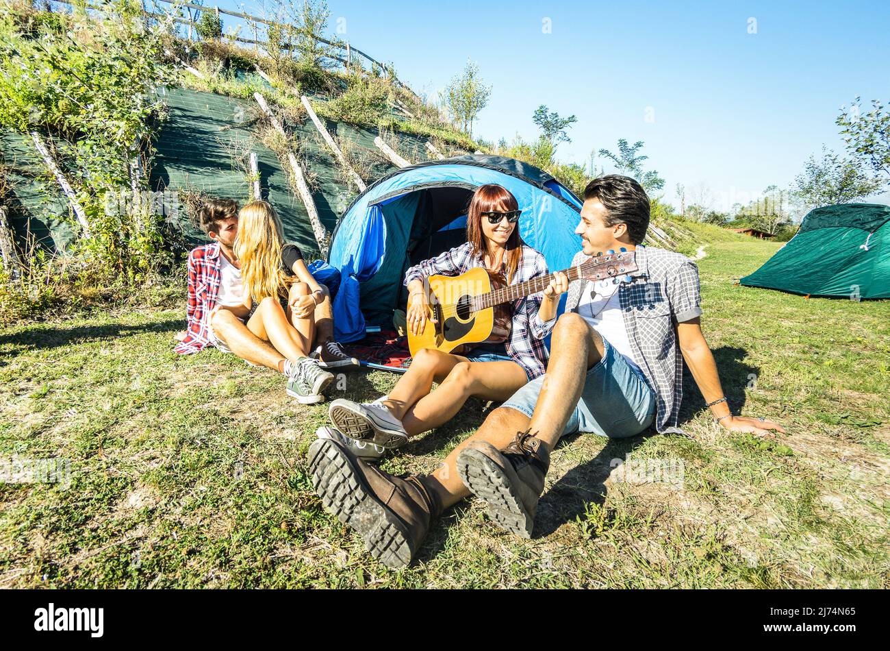 Teenagers chilling together hi-res stock photography and images - Alamy