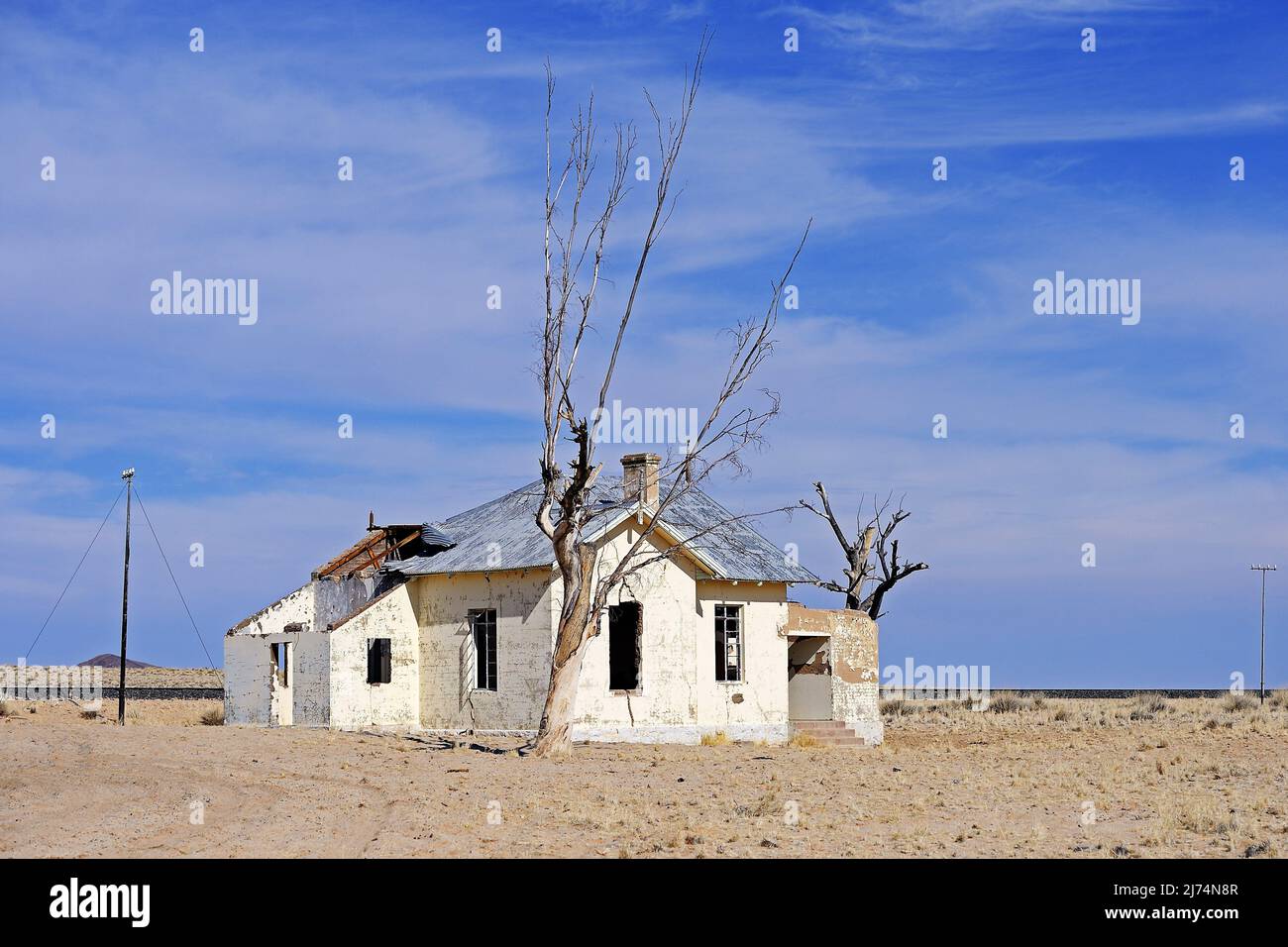 Decayed desert building hi-res stock photography and images - Alamy