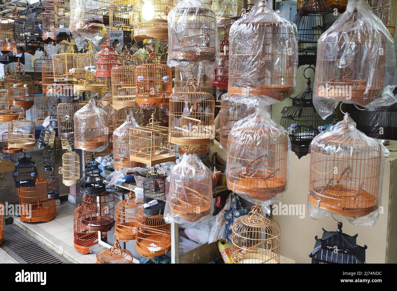 Birdcages at the bird market in Kowloon, China, Hong Kong Stock Photo ...
