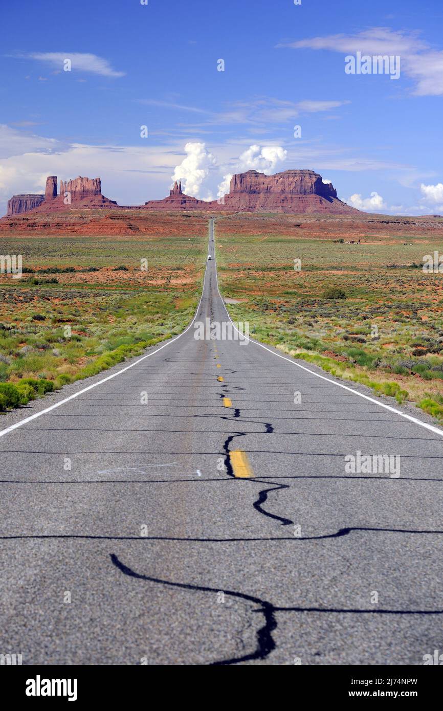 View onto Monument Valley from Federal Highway 163, USA, Utah Stock ...
