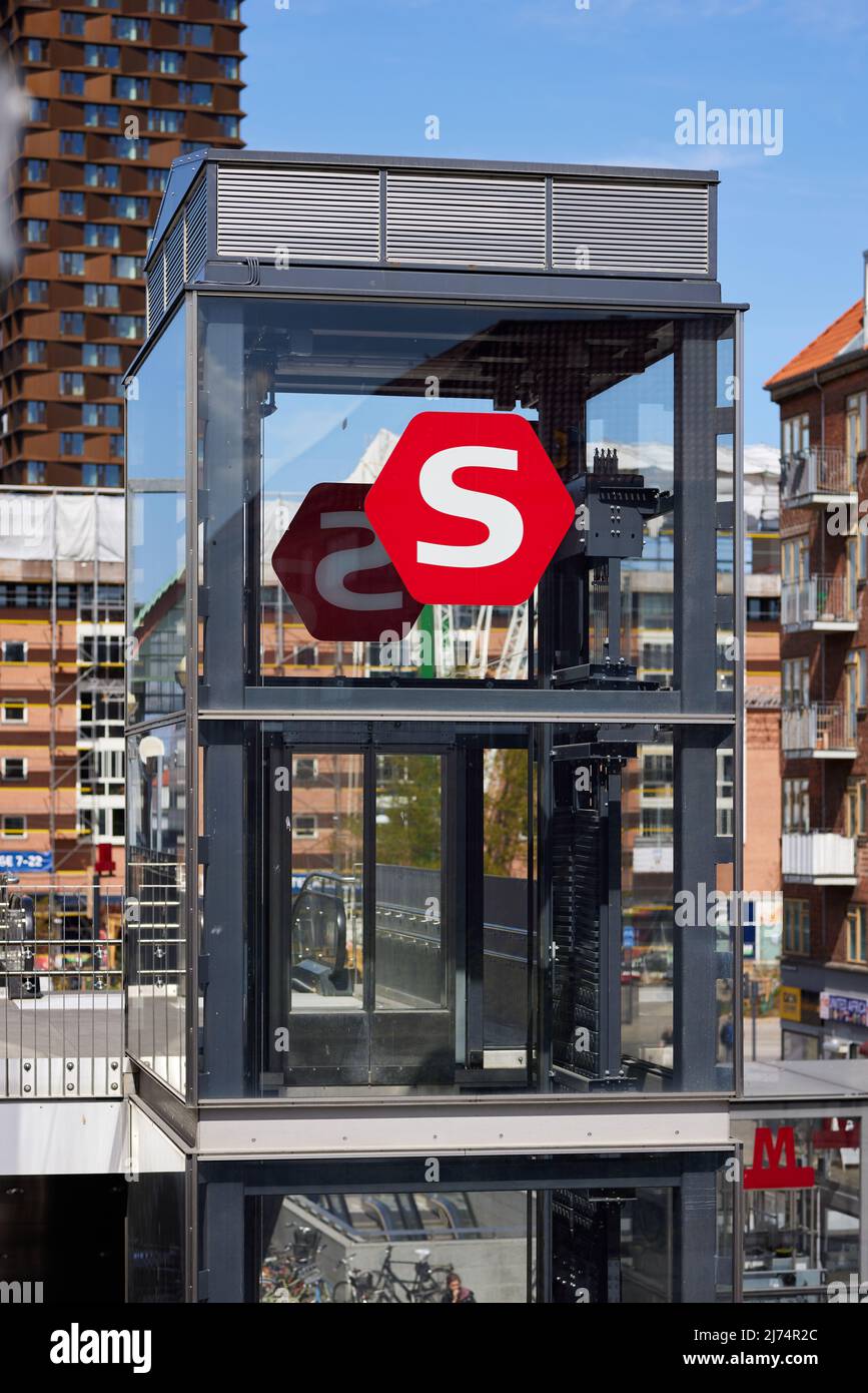 Copenhagen station sign hi-res stock photography and images - Alamy