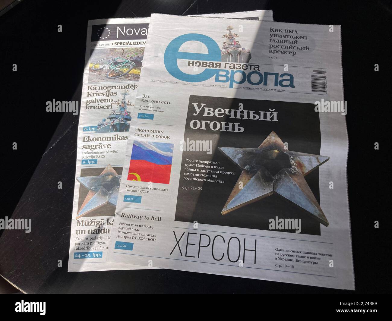 Newspaper first editions hi-res stock photography and images - Alamy