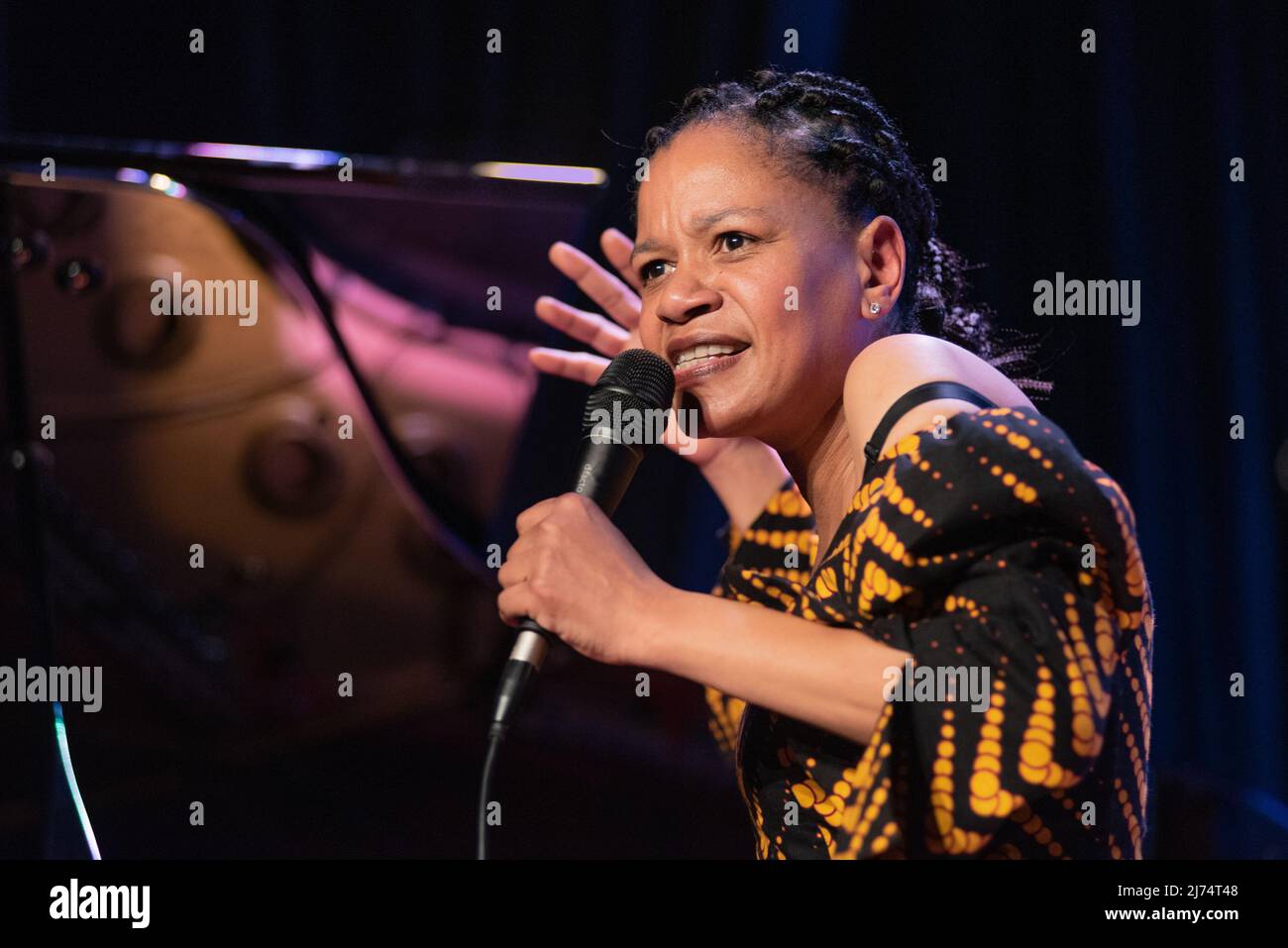Zenzi makeba lee hi-res stock photography and images - Alamy