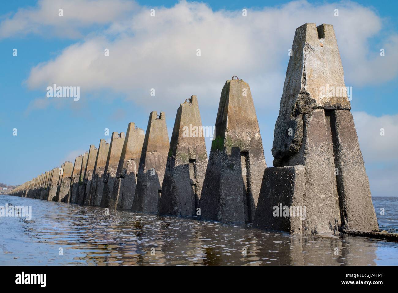 Cramond causeway with tide in Stock Photo - Alamy