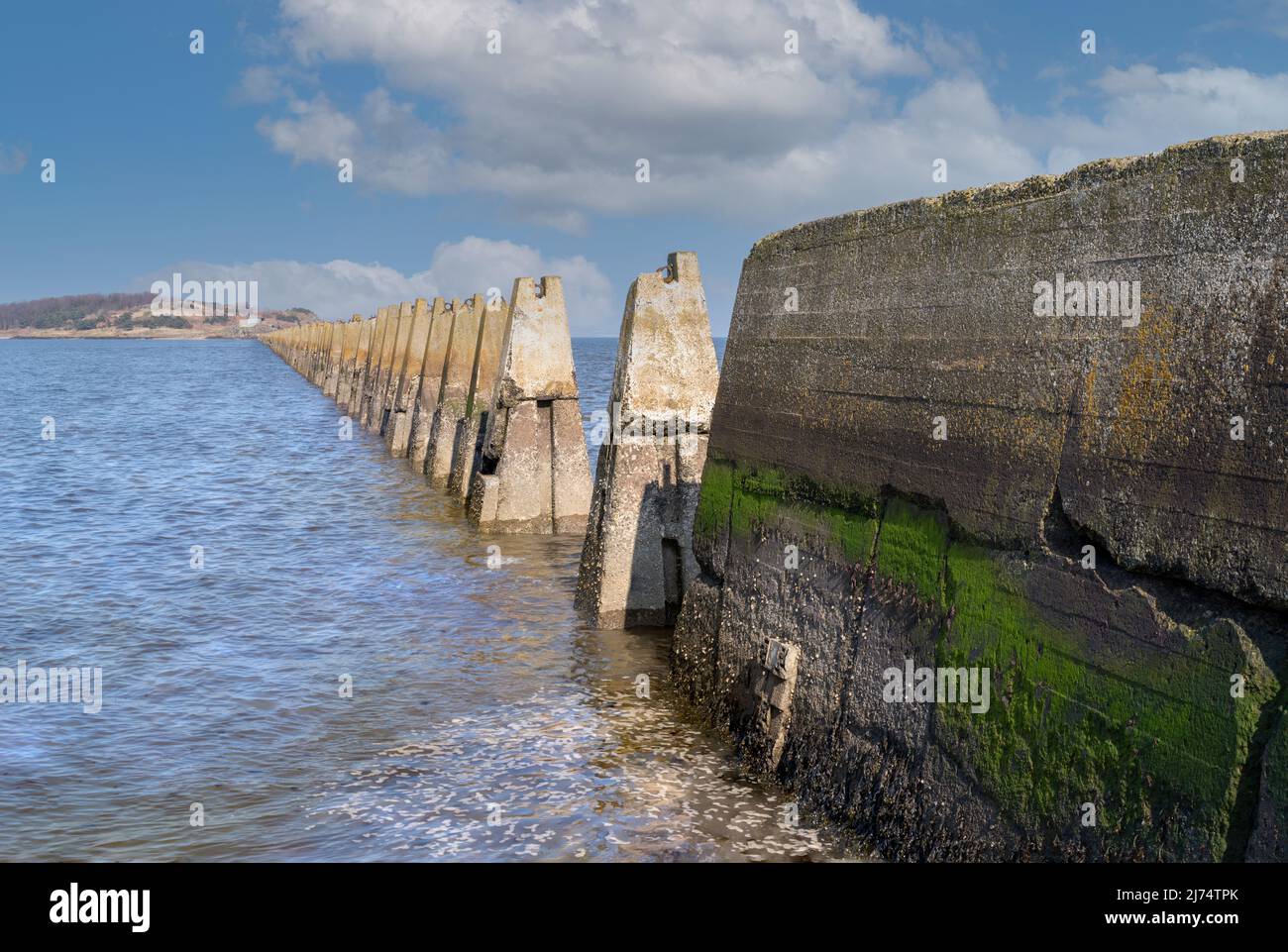 Cramond Island and causeway from mainland Stock Photo - Alamy