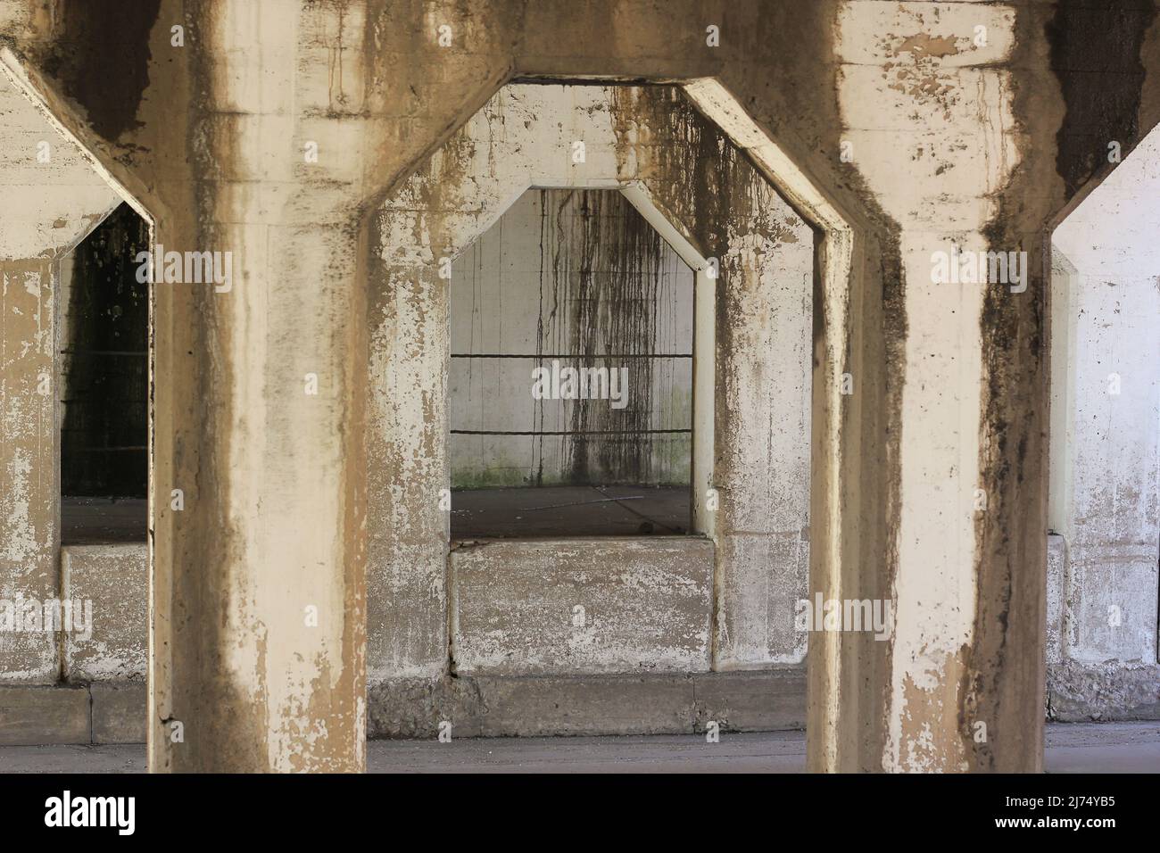Arcade of concrete columns hold up the railroad bridge Stock Photo - Alamy
