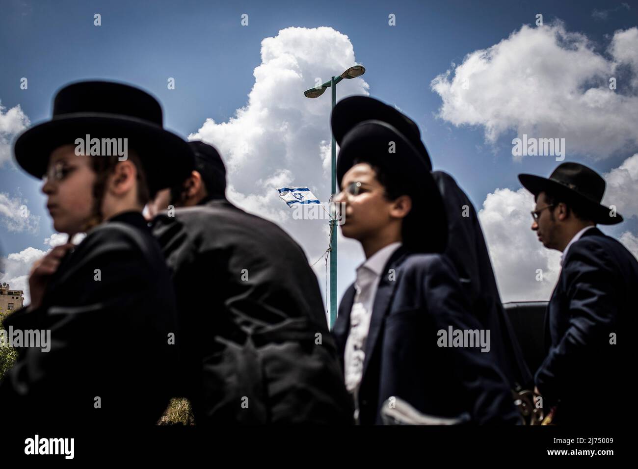 06 May 2022, Israel, Elad: Mourners attend the funeral of Yonatan ...