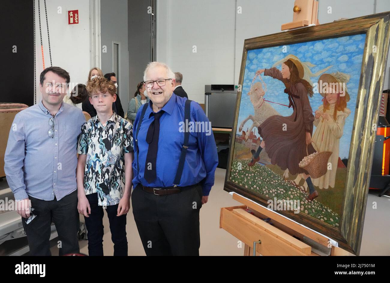 06 May 2022, Brandenburg, Potsdam: Max Beran (r), grandson of art ...