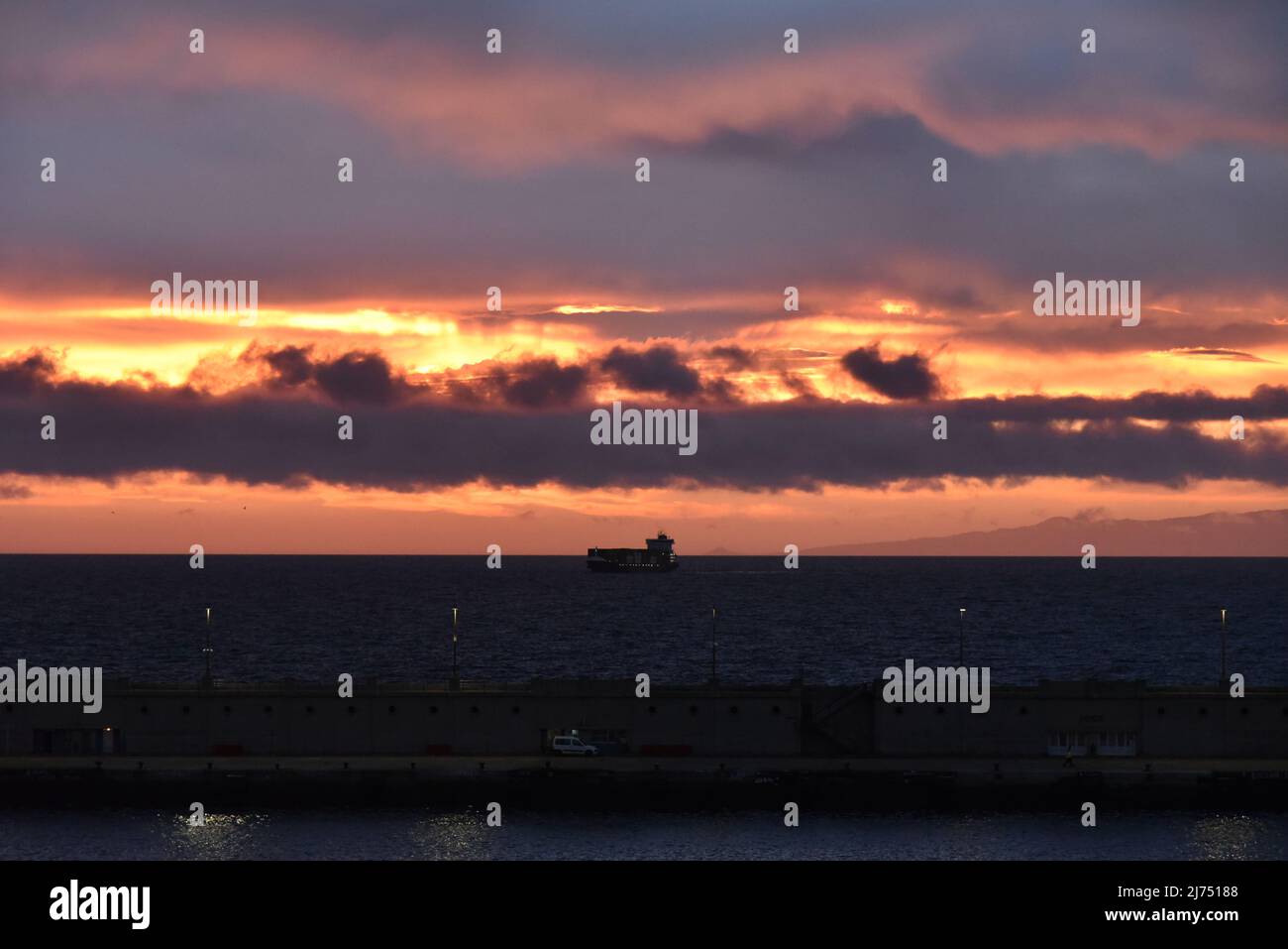 Cargo ship port sunrise hi-res stock photography and images - Alamy
