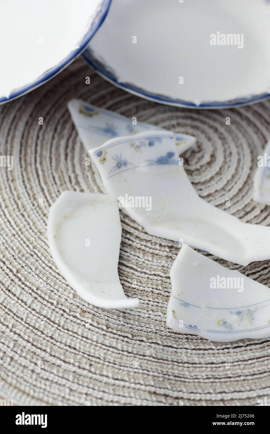 Broken plates hi-res stock photography and images - Alamy