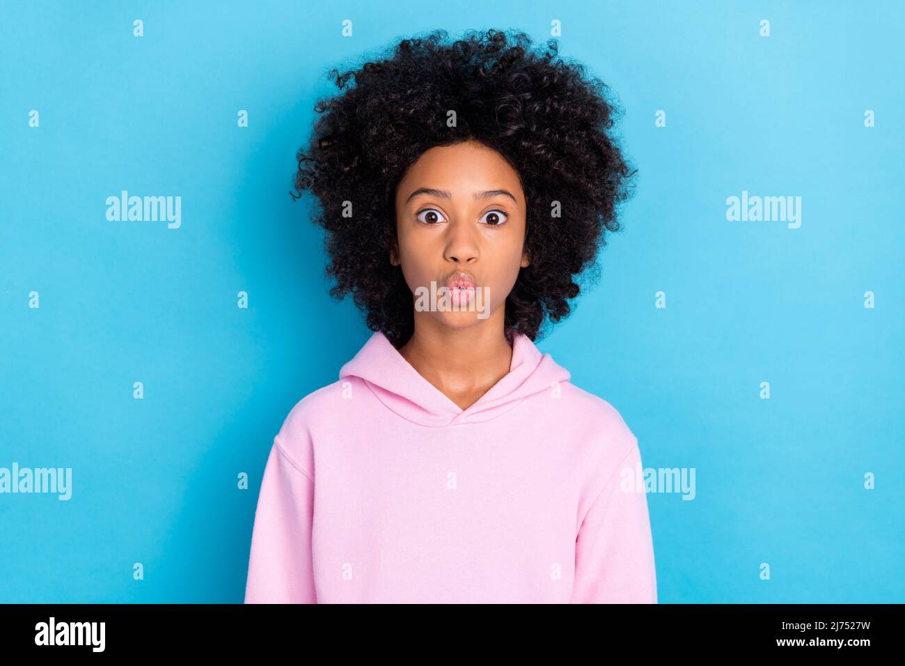 Photo of young impressed girl impressed face reaction rumor information ...