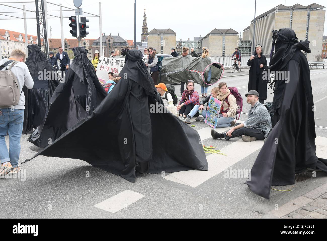 Copenhagen/Denmark/06 May 2022/Cliamet actrvest stngeclimate protest ...