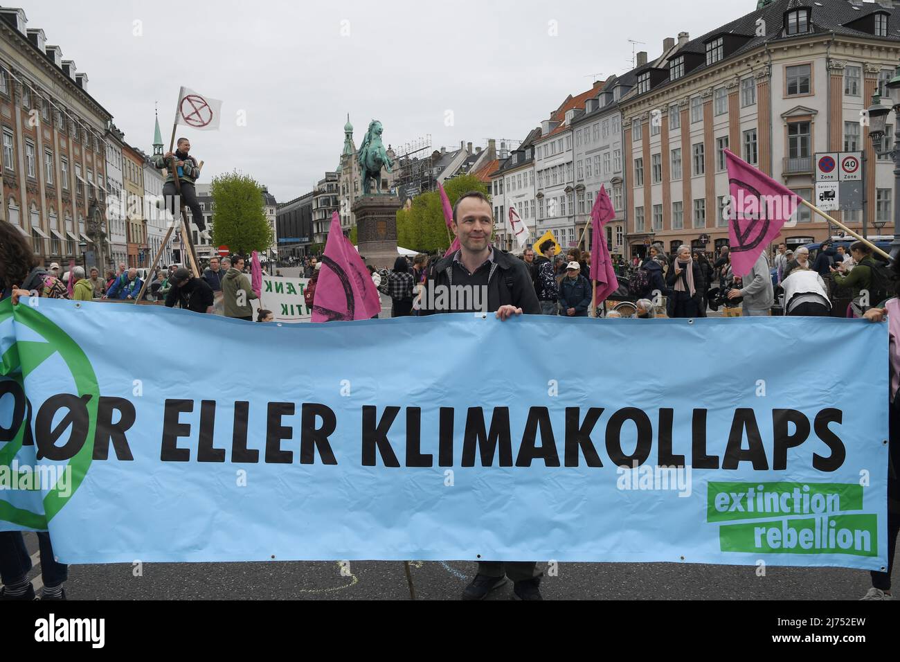 Copenhagen/Denmark/06 May 2022/Cliamet actrvest stngeclimate protest ...