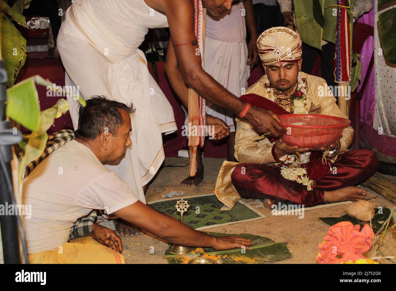 Indian wedding card vector hi-res stock photography and images - Alamy