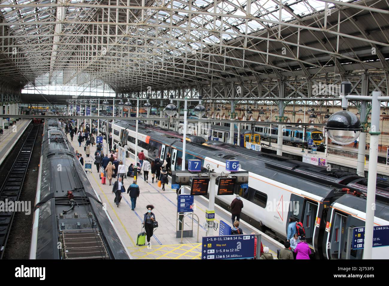 Avanti trains hi-res stock photography and images - Alamy