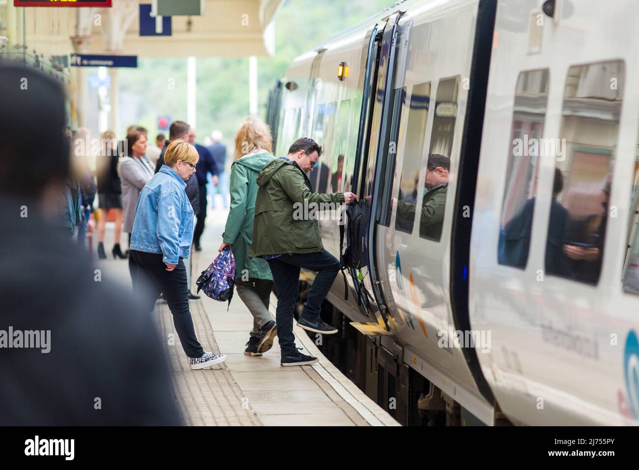 At sowerby bridge station hi-res stock photography and images - Alamy