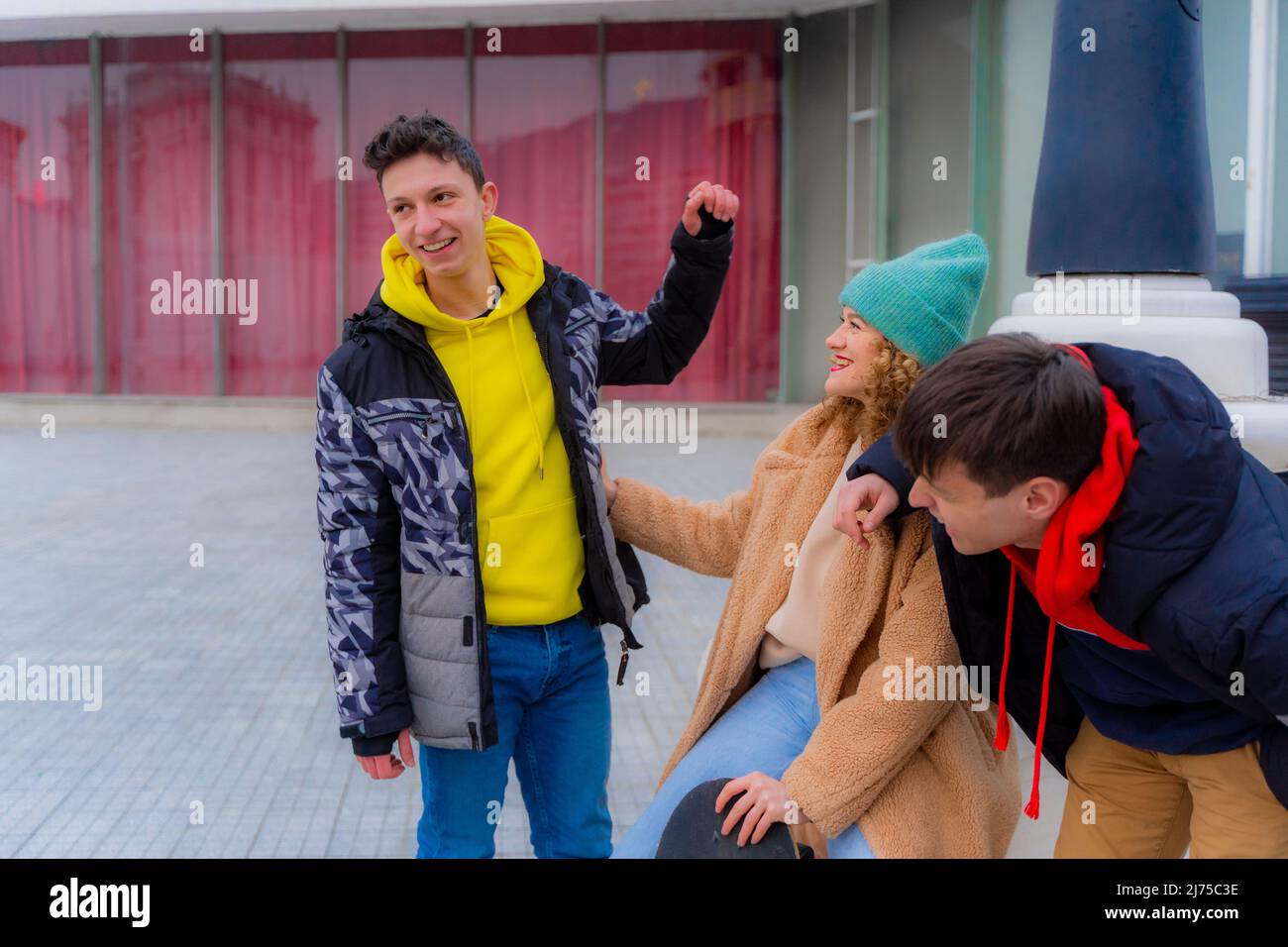 Group of amazing and beautiful youg friends are lauging Stock Photo - Alamy