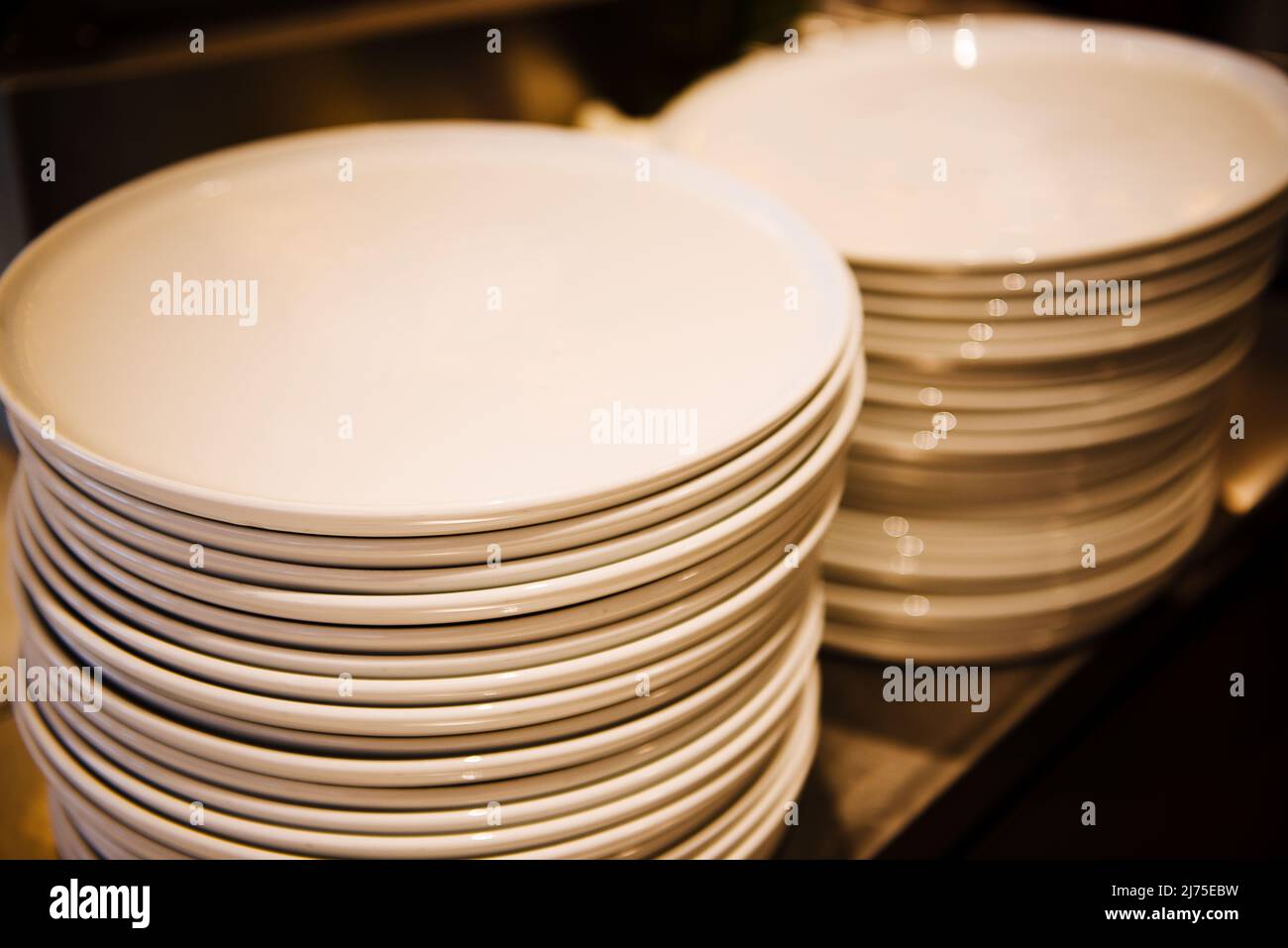stack of plates Stock Photo - Alamy