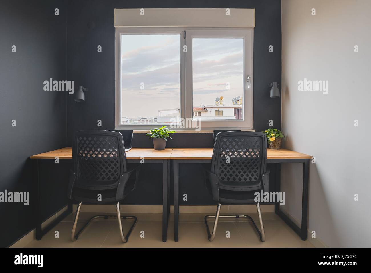 Device workspace hi-res stock photography and images - Alamy