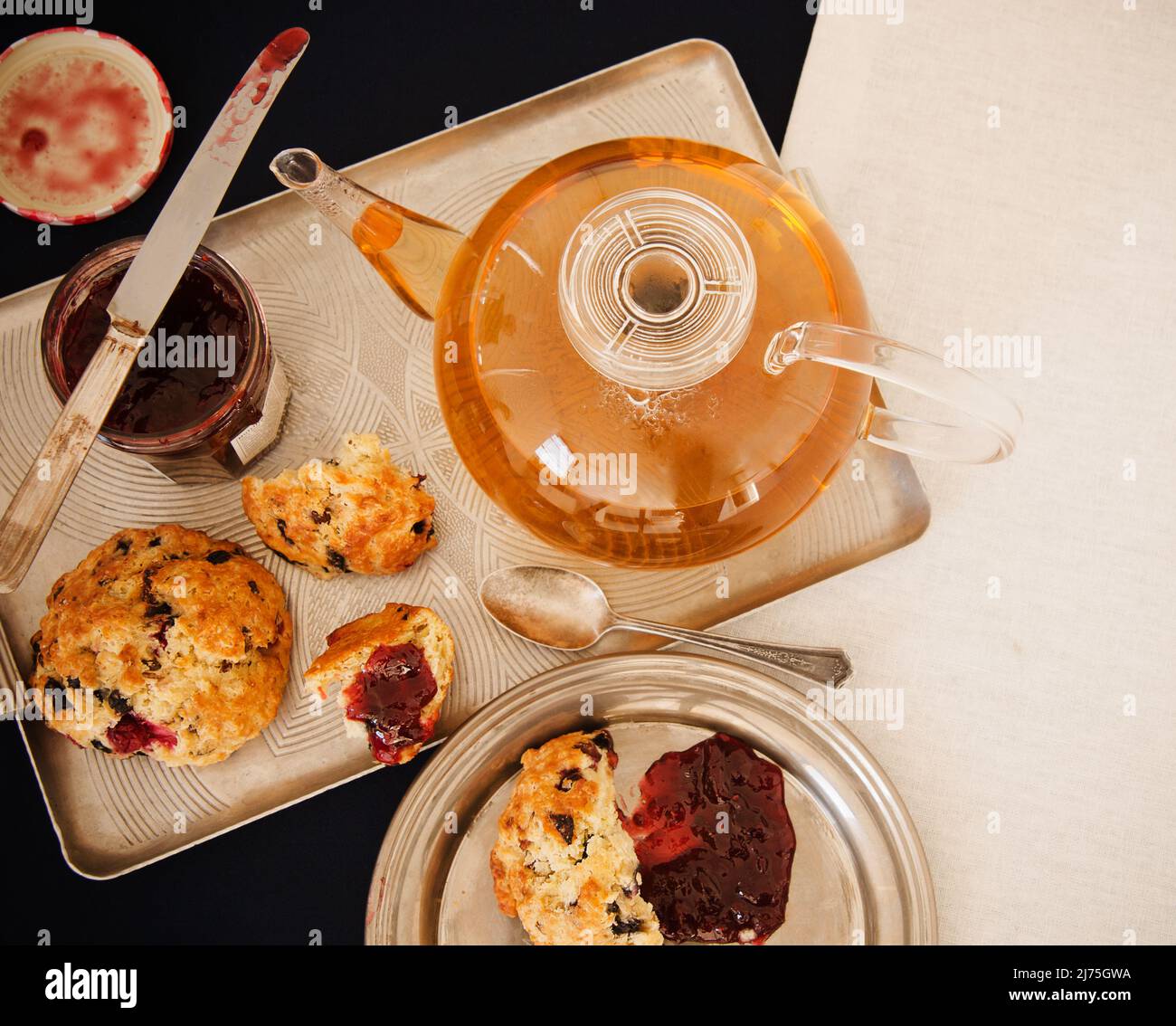 English tea hi-res stock photography and images - Alamy