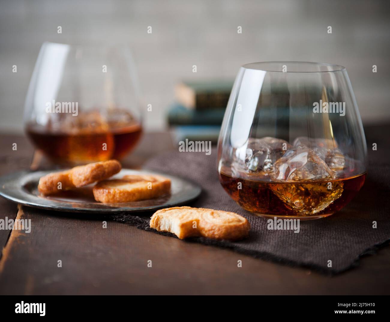 Small whiskey glasses hi-res stock photography and images - Alamy