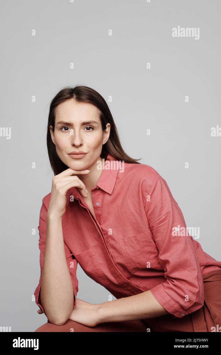 Woman leaning head against her hand hi-res stock photography and images ...