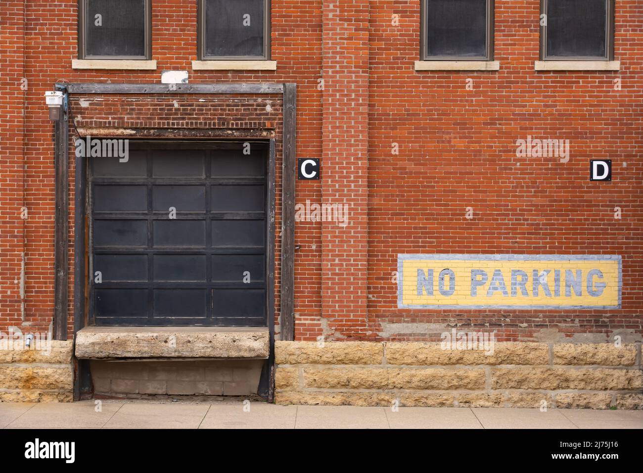 Keep clear loading bay hi-res stock photography and images - Alamy