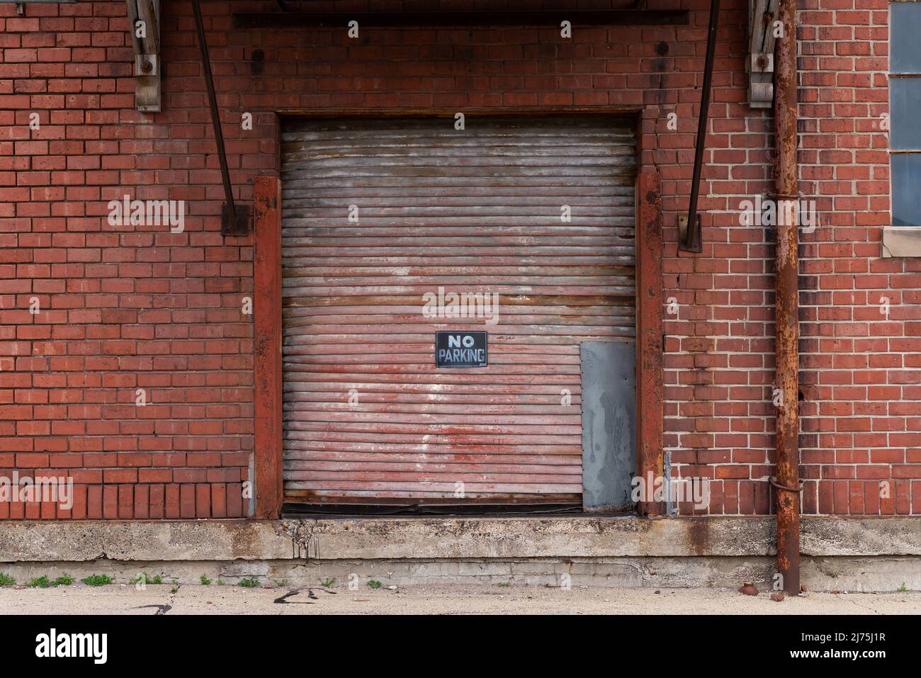 Old loading dock in Midwest city Stock Photo - Alamy