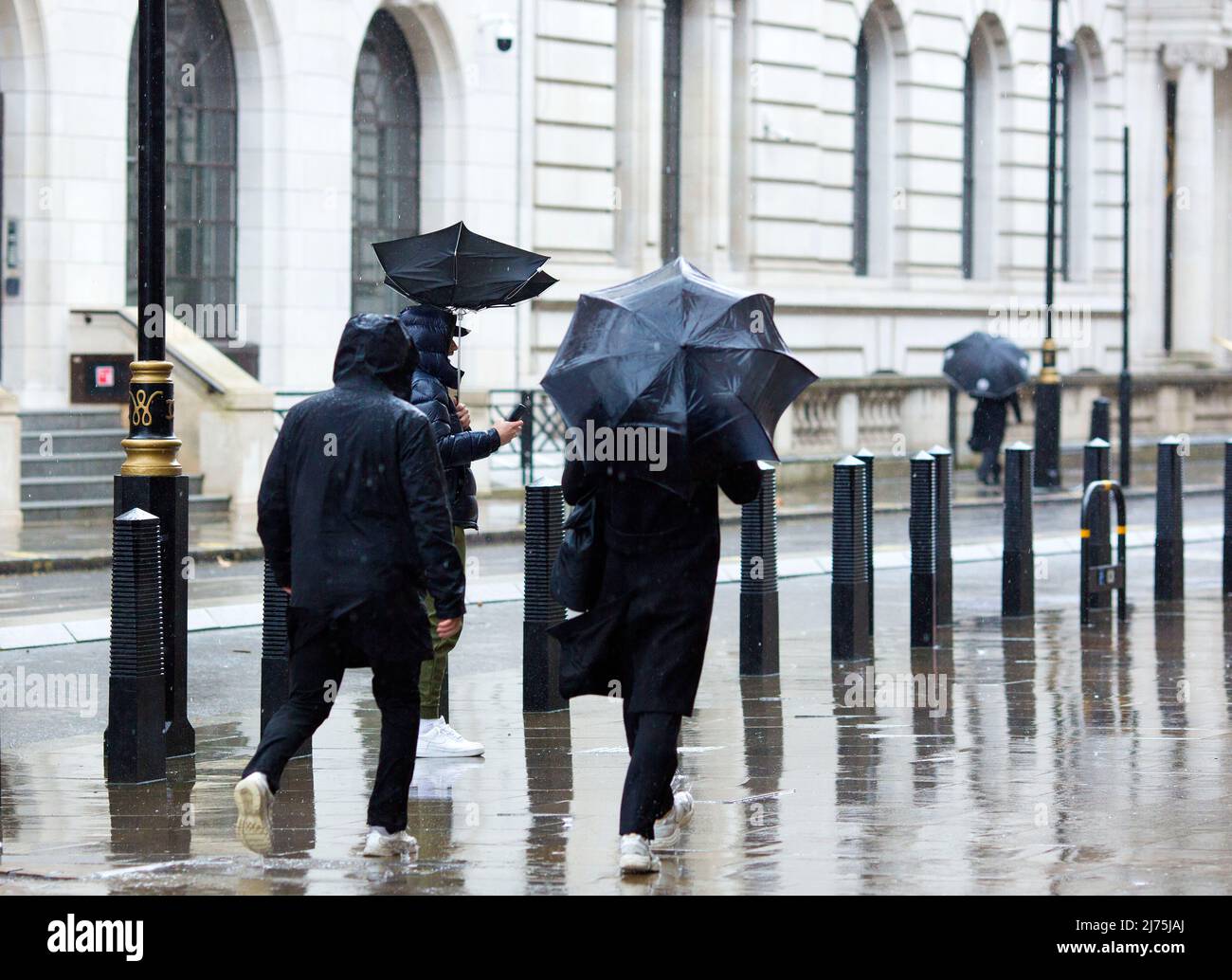 Strong wind umbrella hi-res stock photography and images - Alamy