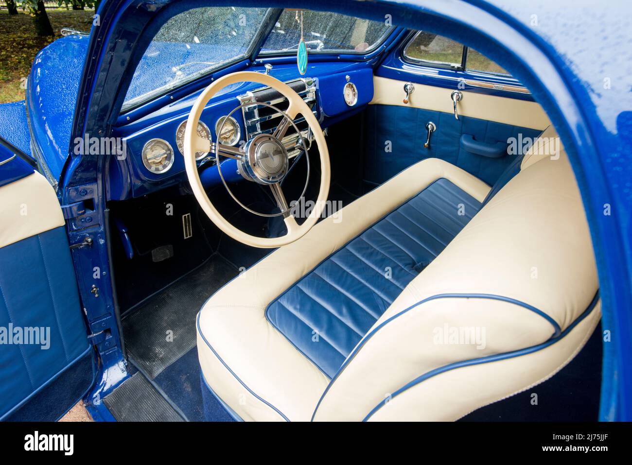 1941 Buick mild custom classic American car Stock Photo - Alamy