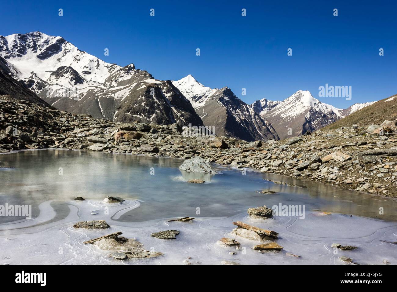 Shingo la pass trek hi-res stock photography and images - Alamy