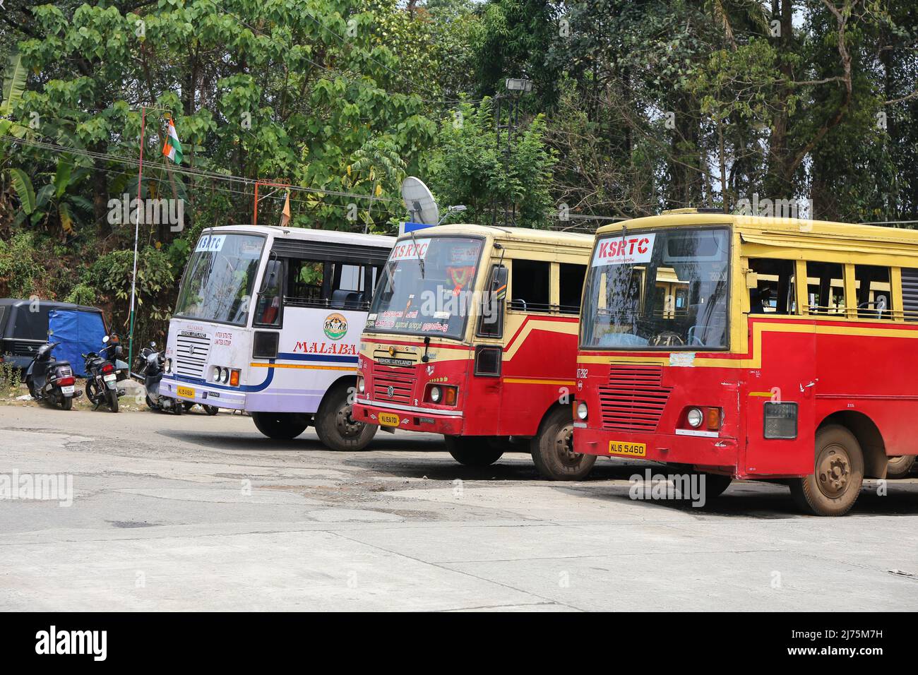 Images of buses hi-res stock photography and images - Alamy